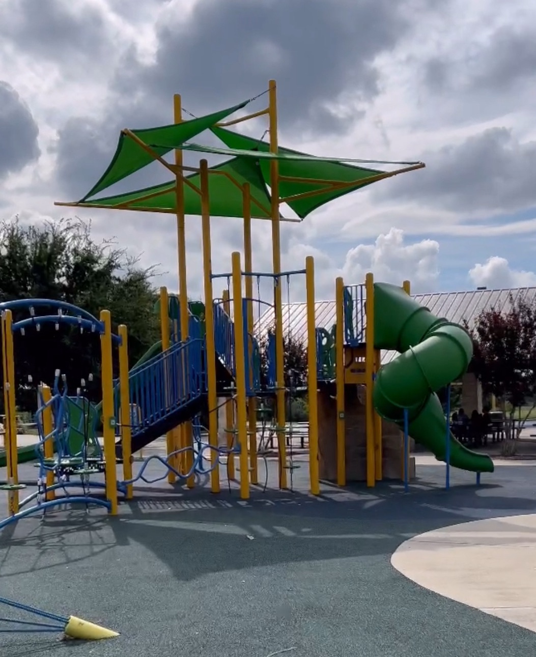 Explore Fischer Park: Trails, Splash Pads, and Nature – Dripping with Kids